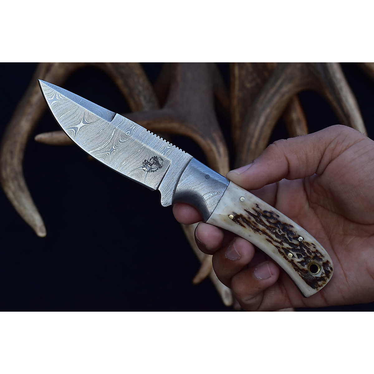Knives Ranch Handmade All-Rounder Damascus Steel 7-1/2" Knife with Red Stag Antler Handle and Heavy-Duty Cow Leather Horizontal Carrying Cowboy Style Sheath (2142-SG)