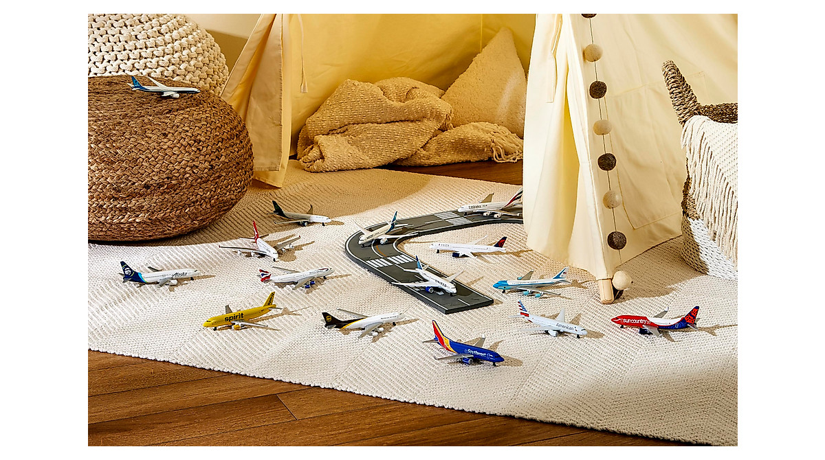 Daron Air Force One Model - Authentic Die-Cast Replica