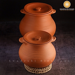 Swadeshi Blessings HandMade Exclusive Range Unglazed Clay HotCase/Earthen Pot for Cooking & Serving with Lid(Natural Firing Shade & Mirror Shine) + Free Palm Leaf Stand (2 Liters)