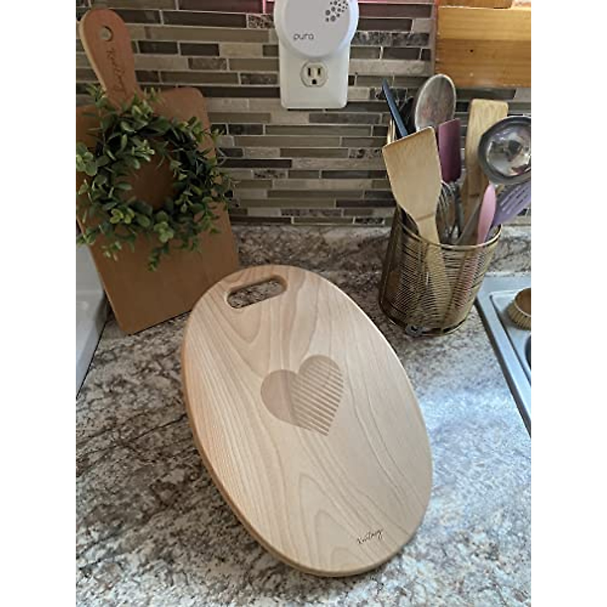 kaiDesign - Heart Design Wooden Cutting Board Coated In Mineral Oil, Quality Beech Wood Design for Housewarming Gifts, Mother's Day Present, Wedding Anniversary and Valentine's Day Gift