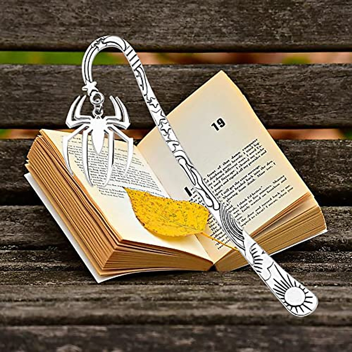 bobauna Spooky Spider Bookmark Spooky Charm Bookmark Gift for Spider Lover Book Lover Bookworm (Spider Bookmark)