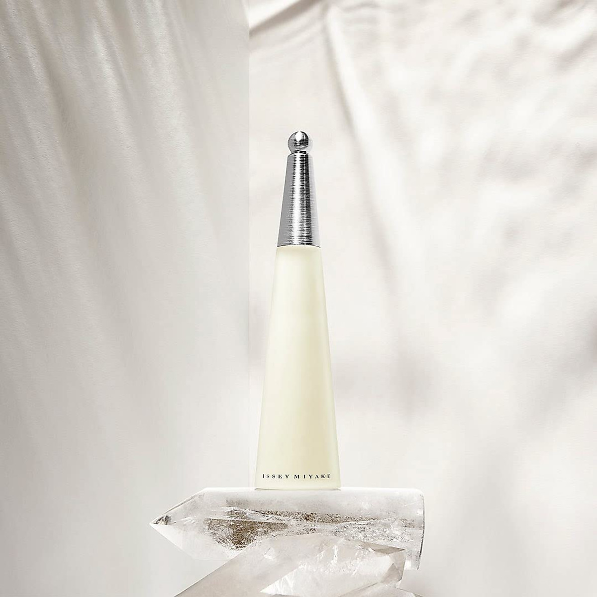 Leau Dissey Miniatures Set by Issey Miyake for Women - 4 Pc Mini Gift Set 4x3.5 ml Leau Dissey EDP, Leau Dissey EDT, Leau Dissey Pure EDP, Leau Dissey Pure Nectar EDP