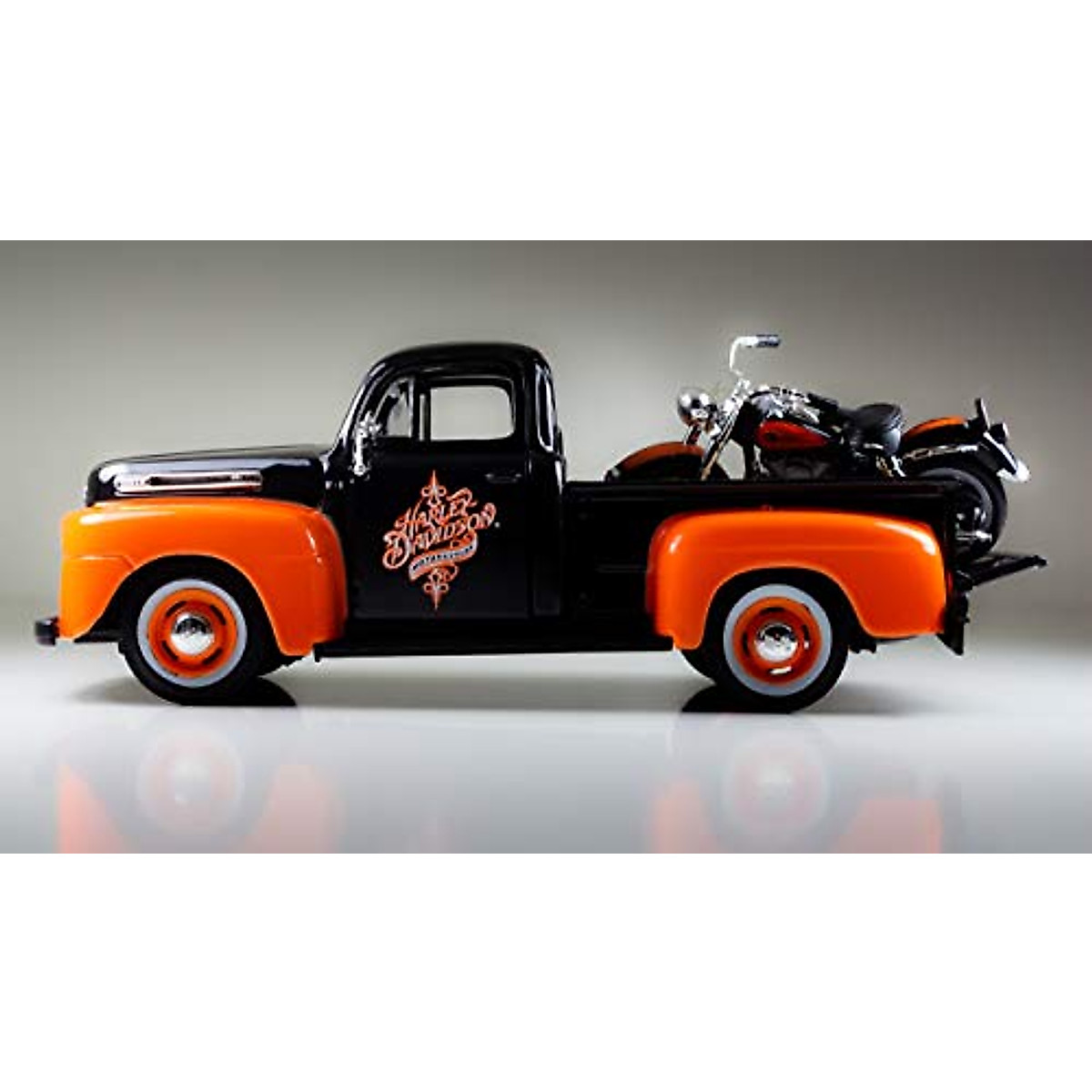 Maisto 1:24 W/B Harley Davidson 1948 Ford F1 Pick UP & FLH Duo Glide 1958