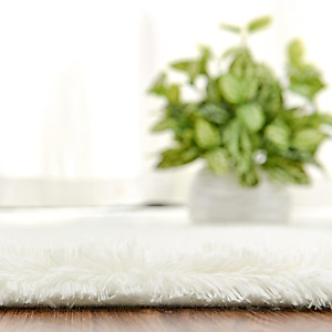 Softlife Fluffy Rugs for Bedroom, Shag Cute Area Rug for Girls/Boys and Kids Baby Room Home Decor, 2.6 x 5.3 Feet Oval Indoor Carpet for Nursery Dorm Living Room, Creamy