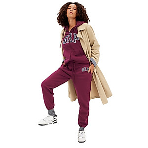 GAP Womens Logo Fleece Joggers Sweatpants, Ruby Wine, Medium US