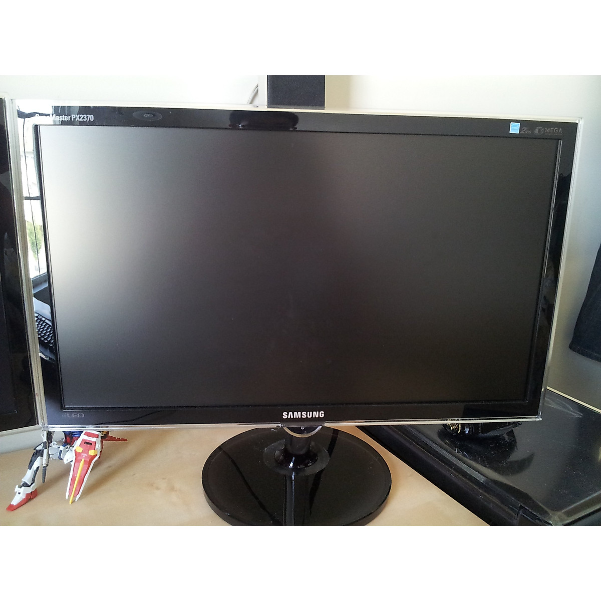 Samsung PX2370 23-Inch Widescreen LCD Monitor with LED Backlight