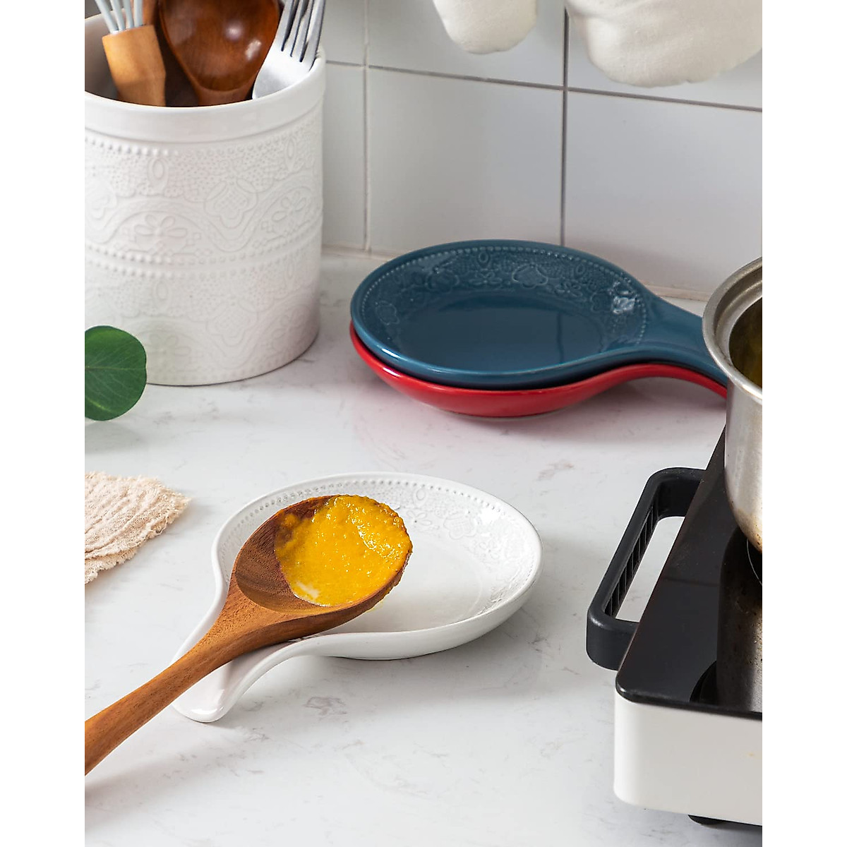 FE FUN ELEMENTS SpoonHolder, Ceramic Spoon Rest for Kitchen Countertop, Large Lace Embossed Kitchen Spoon Rest for Stovetop, Ceramic Spoon Rest for Kitchen Countertop, 5.5inch Utensil Tray (White)