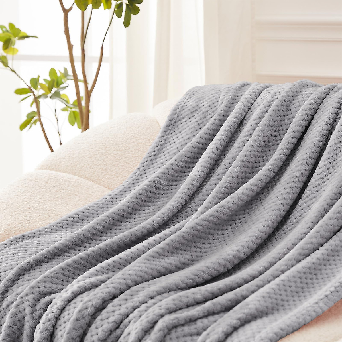 Exclusivo Mezcla Fleece Throw Blanket Extra Large, Super Soft and Warm Blankets for Couch, Sofa and Bed Waffle Textured, Cozy, Fuzzy and Lightweight (Light Grey, 50x70 Inches)