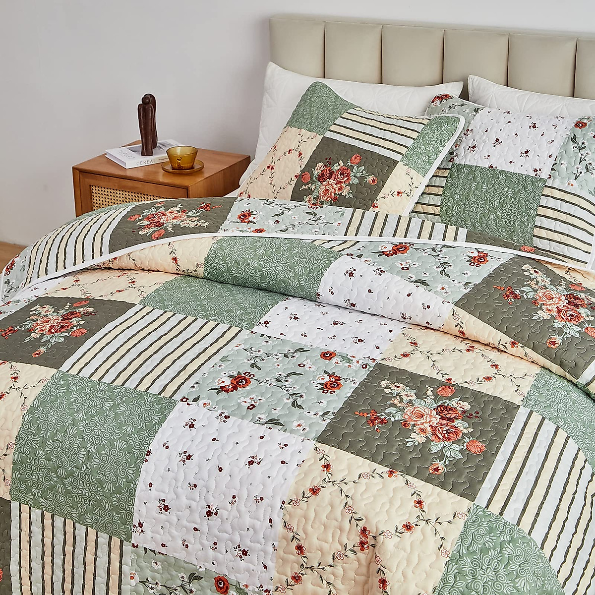 Patchwork Quilt Set Twin Size, 2 Pieces Green White Floral Plaid Design Summer Bedspread Coverlet Set, Soft Microfiber Reversible Lightweight Bed Cover for Kids (68" x 86", 1 Quilt+ 1 Pillow Sham)