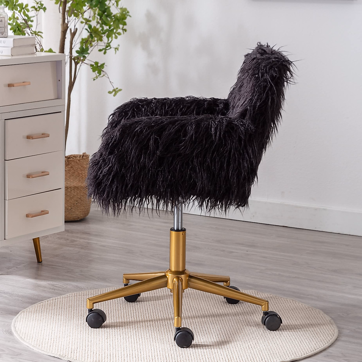SSLine Faux Fur Vanity Chair Elegant Pink/White/Grey Furry Makeup Desk Chairs for Girls Women Modern Comfy Fluffy Arm Chair with Wheels in Bedroom Living Room (Black&Gold)