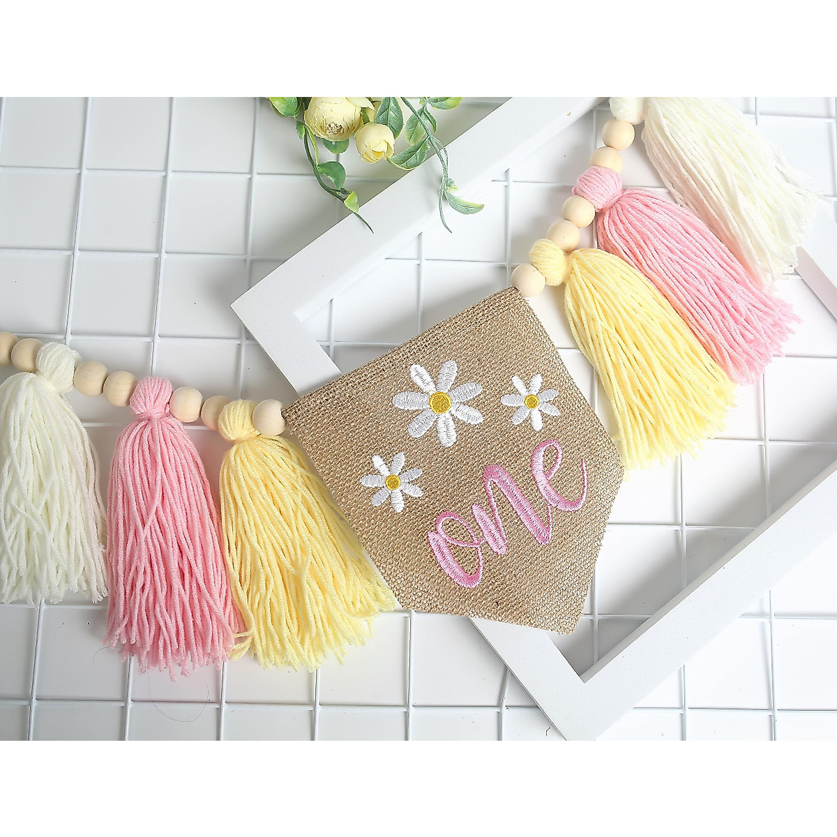 HGFC Daisy Tassel High Chair Banner - Wood Bead Tassel 1st Birthday Banner - Daisy Theme First Birthday Party Decoration - 1st Birthday Baby Girls Tassel Garland