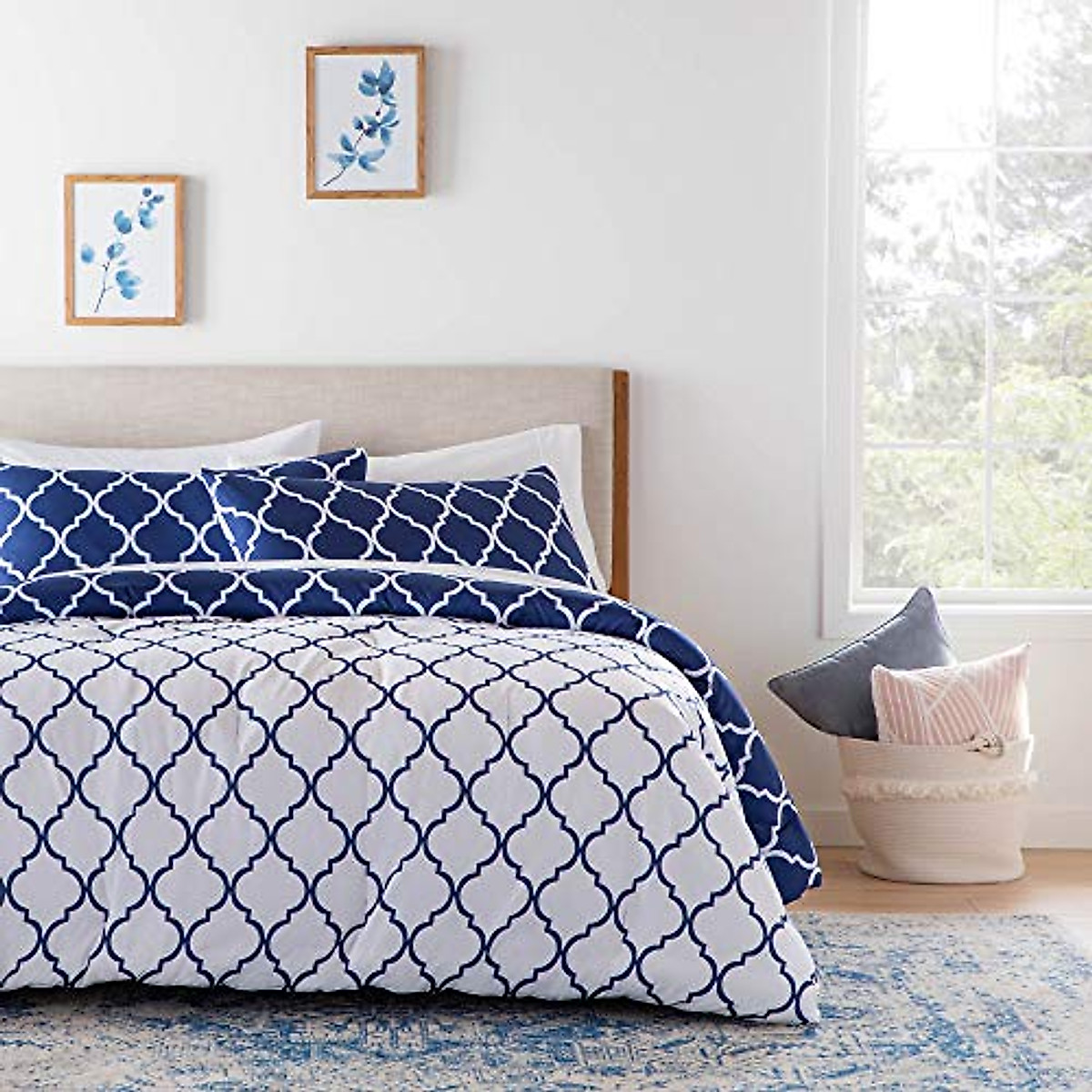 LINENSPA All Season Hypoallergenic Down Alternative Microfiber Comforter, Oversized Queen, Blue/White