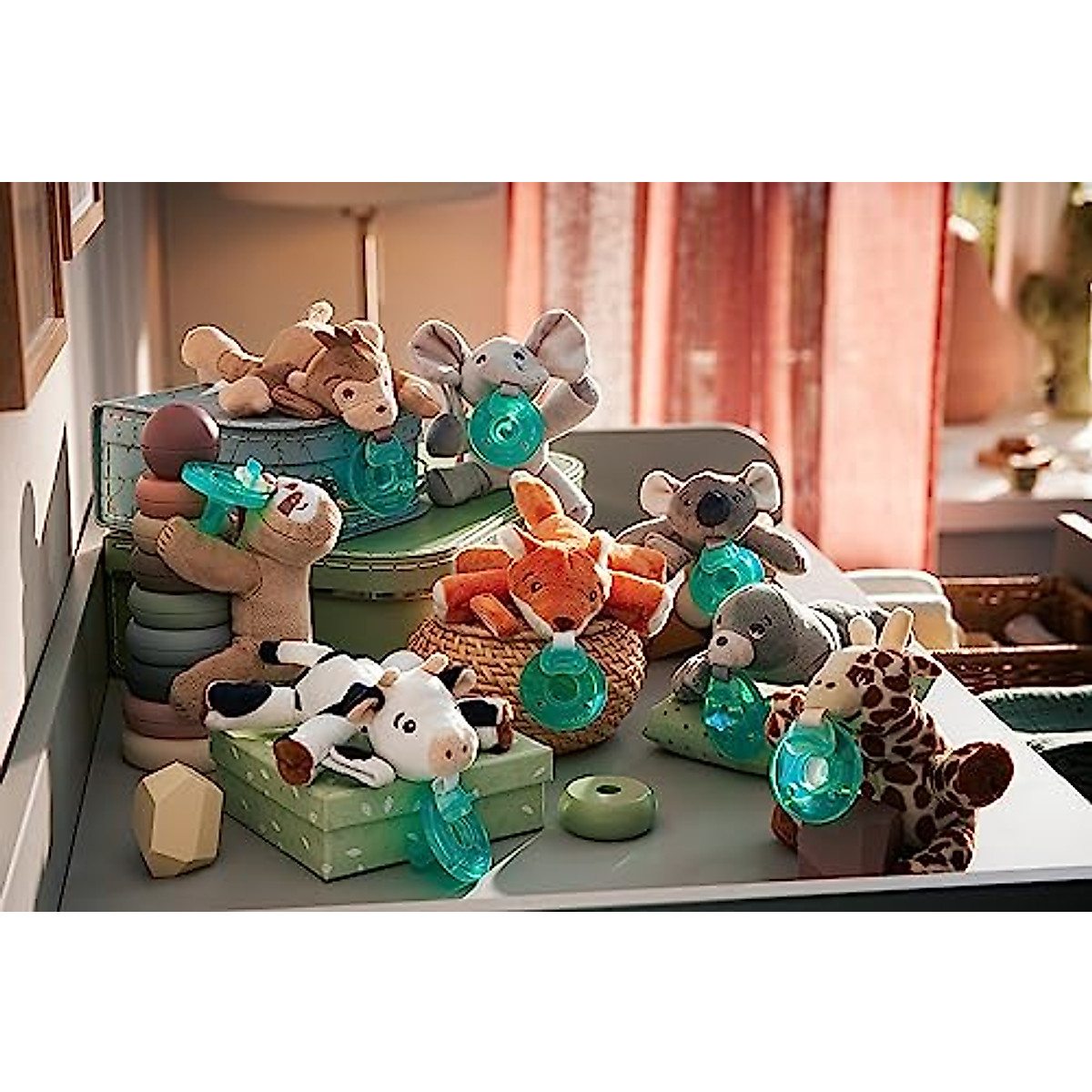 Philips Avent Soothie Snuggle Pacifier Holder with Detachable Pacifier, 0m+, Cow, SCF347/05