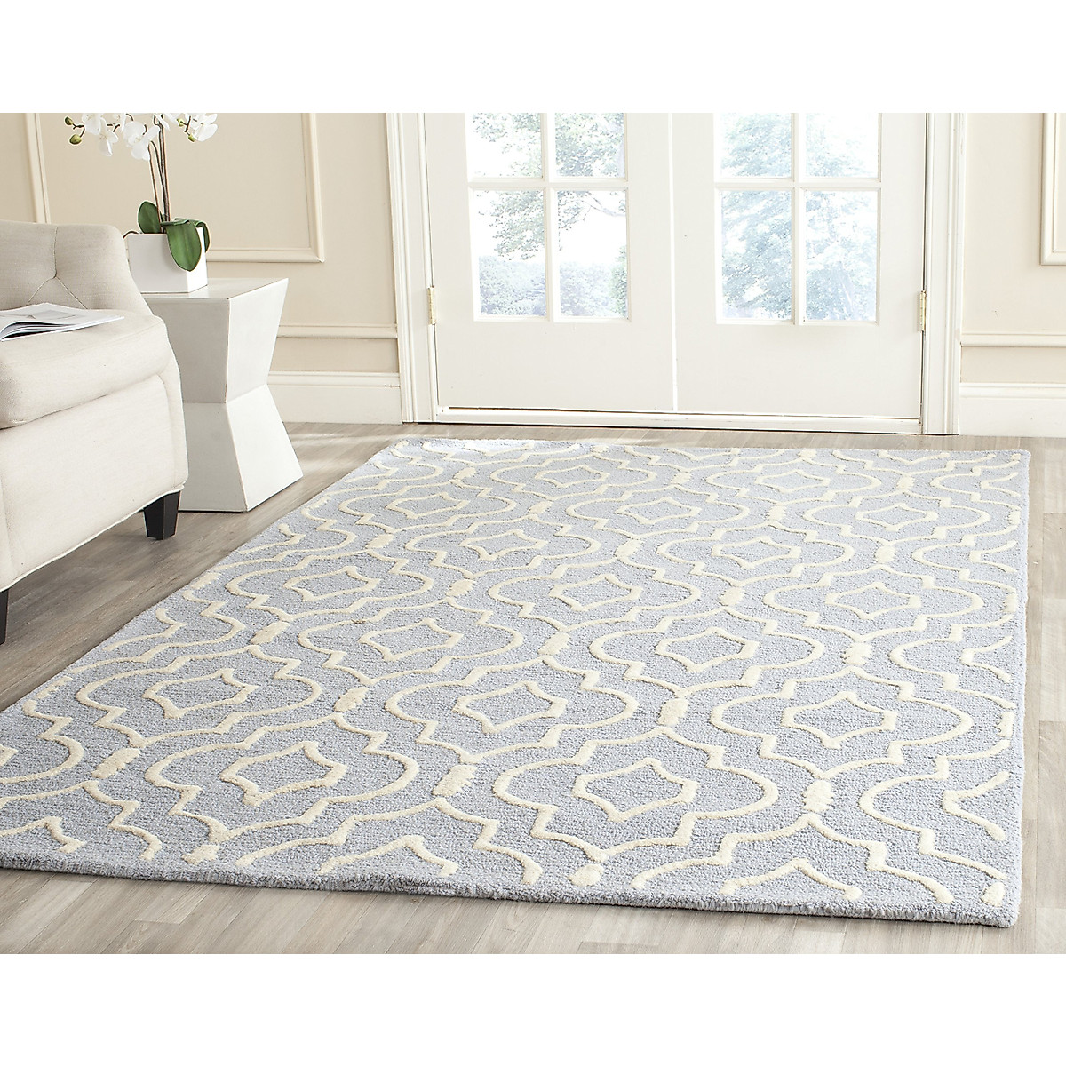 SAFAVIEH Cambridge Collection Area Rug - 9' x 12', Light Blue & Ivory, Handmade Moroccan Wool, Ideal for High Traffic Areas in Living Room, Bedroom (CAM141A)