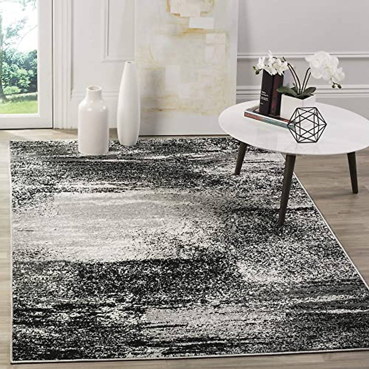 SAFAVIEH Adirondack Collection Area Rug - 5'1" x 7'6", Silver & Black, Modern Abstract Design, Non-Shedding & Easy Care, Ideal for High Traffic Areas in Living Room, Bedroom (ADR112A)