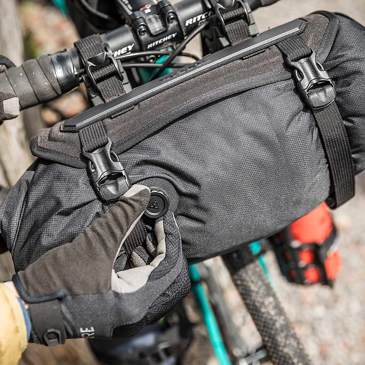Topeak Frontloader 8 Litre Bag for Handlebars, Sports and Outdoor, Black, 50 x 15 x 15 cm / 19.7 x 5.9 inches x 5.9 inches