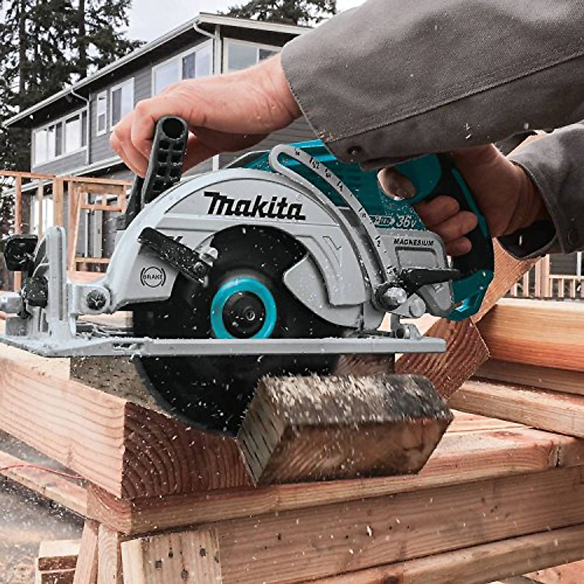 Makita XSR01PT 36V (18V X2) LXT® Brushless Rear Handle 7-1/4" Circular Saw Kit (5.0Ah)