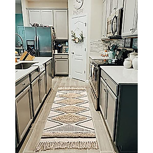 LEEVAN Boho Runner Rug 2.3'x5.3 Tufted Geometric Farmhouse Hallway Rugs with Tassels Washable Woven Tribal Diamond Throw Accent Rug Doormat for Kitchen Sink/Living Room/Bedroom