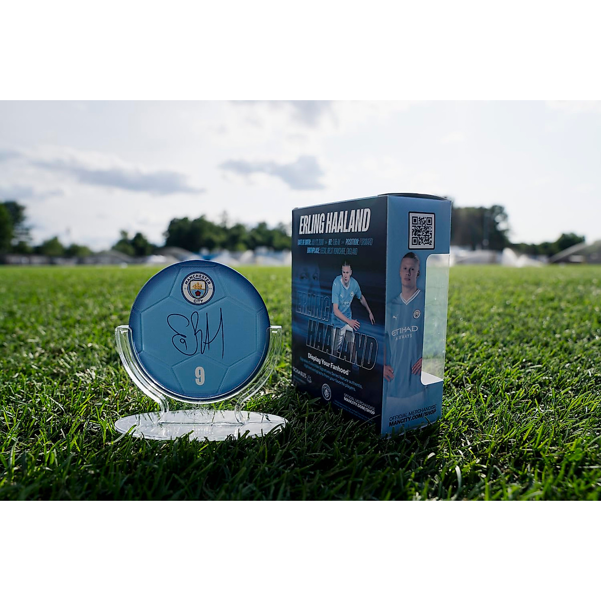 Signables Premium - Man City Erling Haaland - Digitally Autographed Sports Memorabilia - Small Signed Sports Collectible Figurines - Unique Football Figures