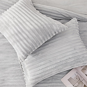 Andency Queen Comforter Set, Fluffy Super Soft Light Grey Comforter for Queen Size Bed, Winter Warm Fleece Faux Fur Bedding Set, Luxury Plush Fuzzy Bed Set 3pcs (1 Shaggy Comforter, 2 Pillowcases)