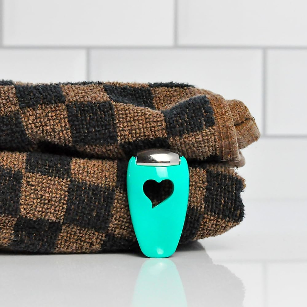 We Love Eyes - Focused Eye Roll - Tone, de-puff, & relax tired eyes. Hot compress for massaging meibomian glands. Fingertip precision.