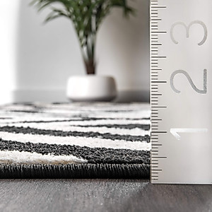 nuLOOM Zadie Geometric Accent Rug, 3x5, Black