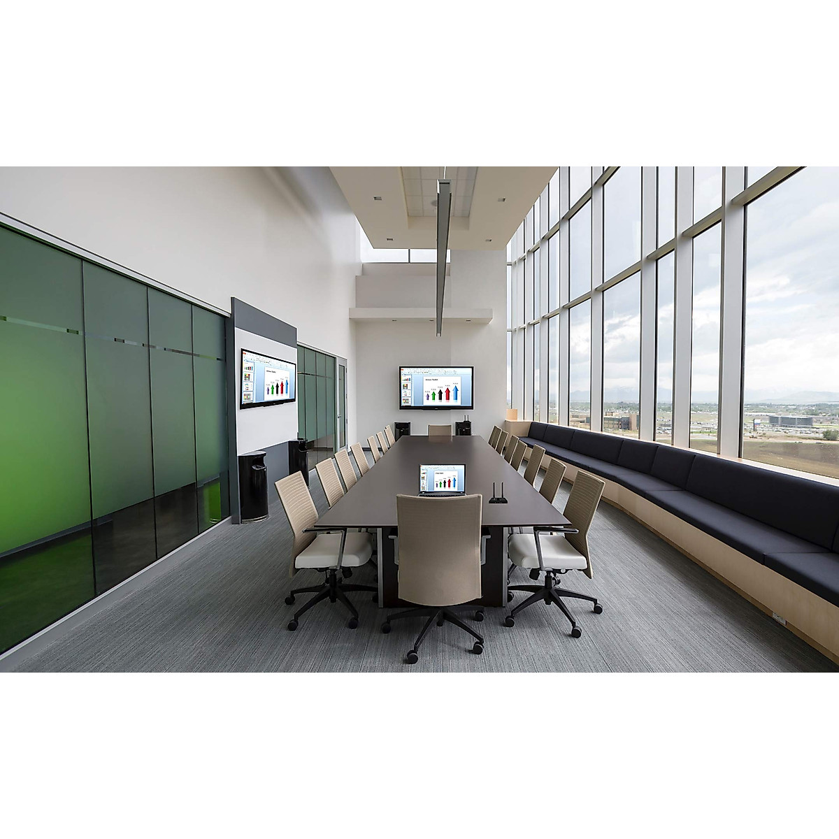 Diamond Multimedia Multi- Channel 2X2 Wireless HDMI 5GHz Kit, Stream HD 1080P Video/Audio up to 300 ft from Any HDMI Source to HDTV/Monitor/Projector (VS600), Black