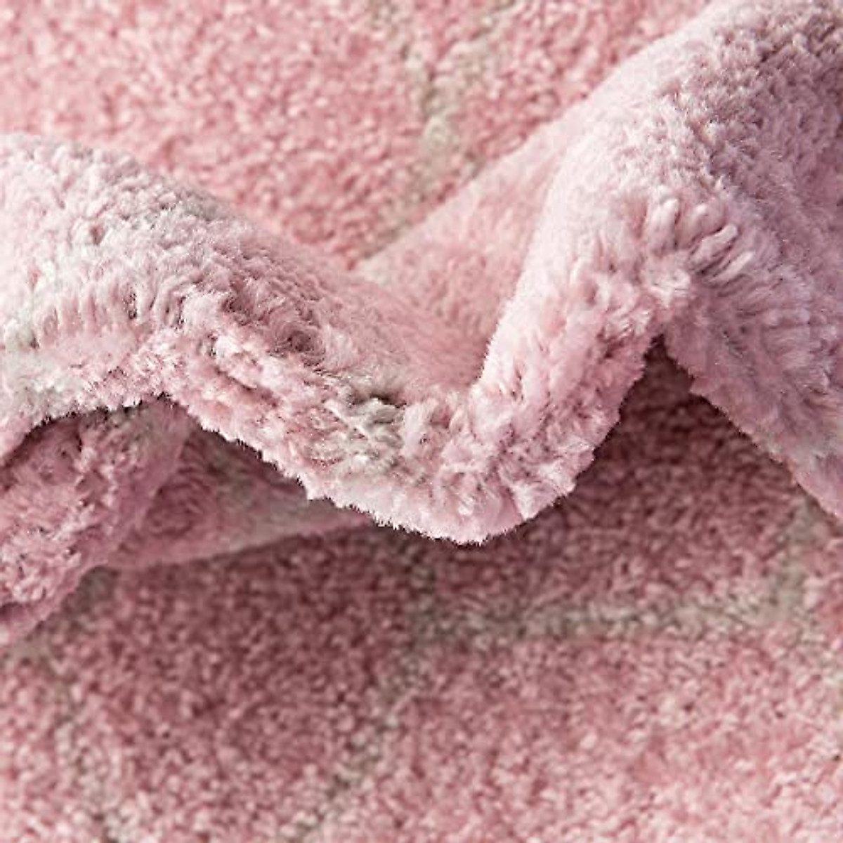 Unique Loom Trellis Frieze Collection Area Rug - Geometric (4' 1" x 6' 1", Light Pink/ Ivory)