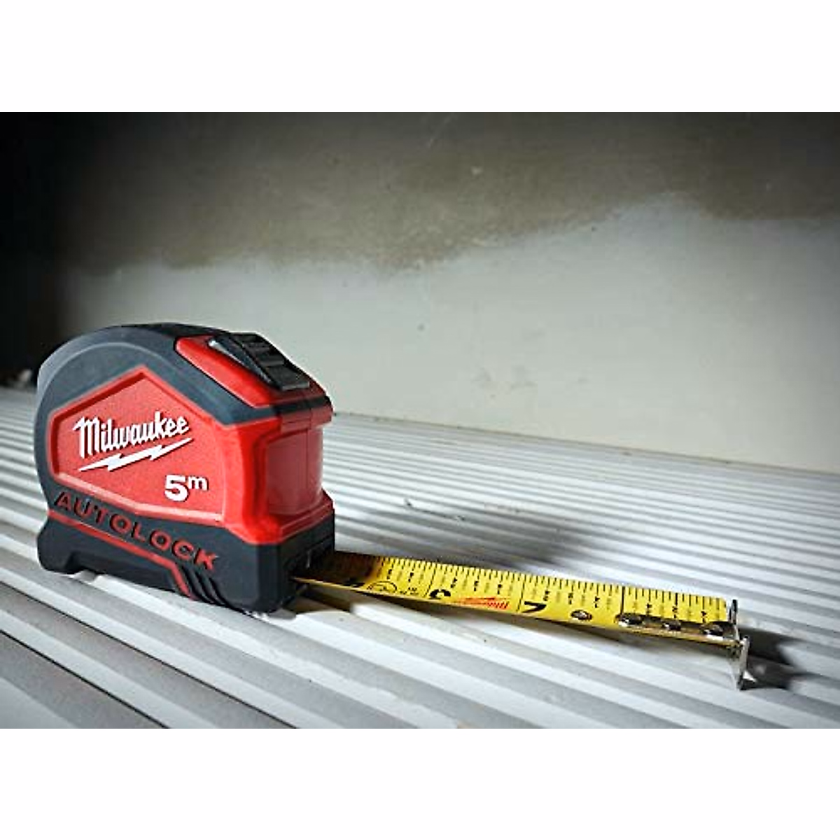 Milwaukee Autolock Tape Measure 5m (Width 25mm) (Metric Only)