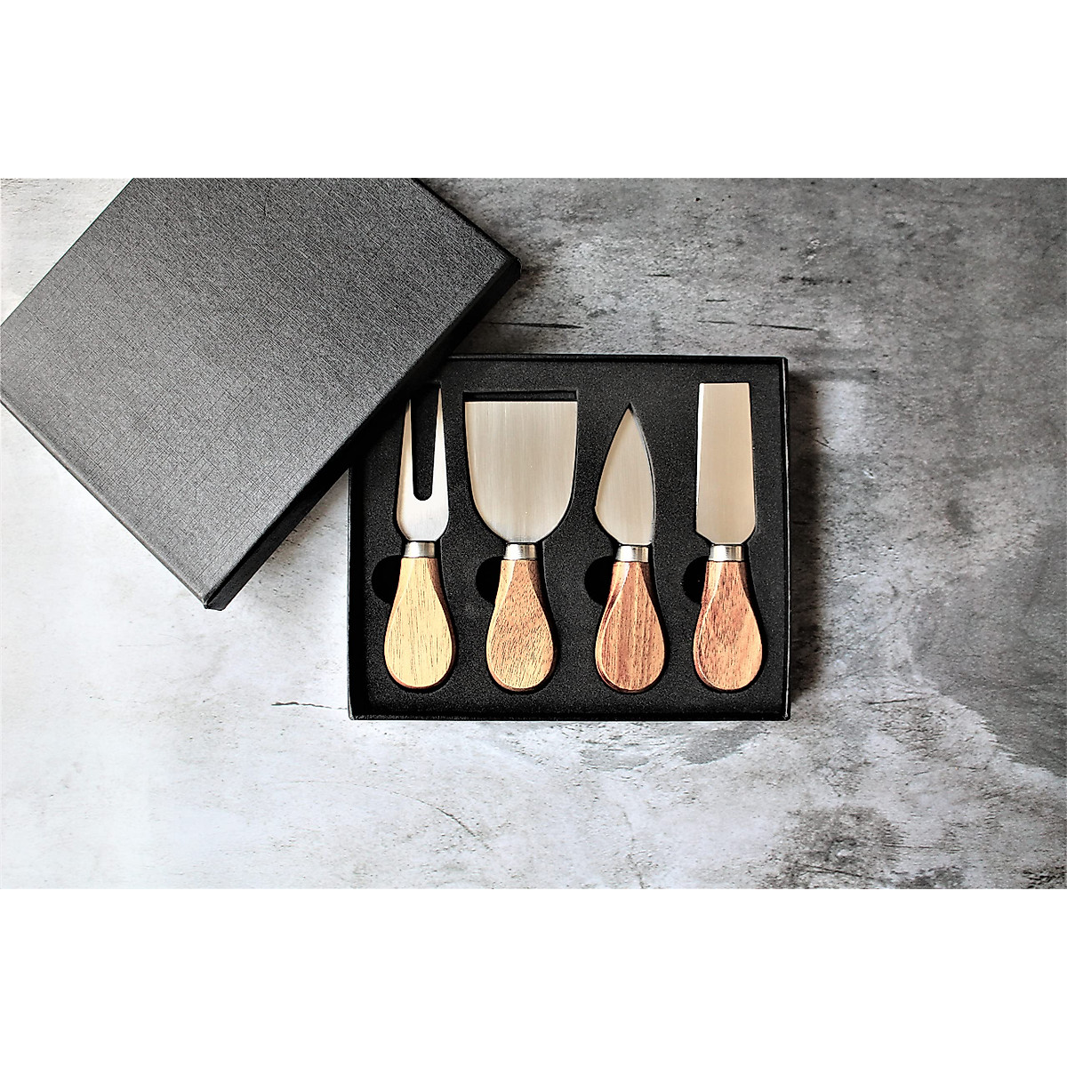 Personalized Charcuterie Board Cheese Serving Board with Handle Serving Tray Bread Board For Wedding Engagement Gift