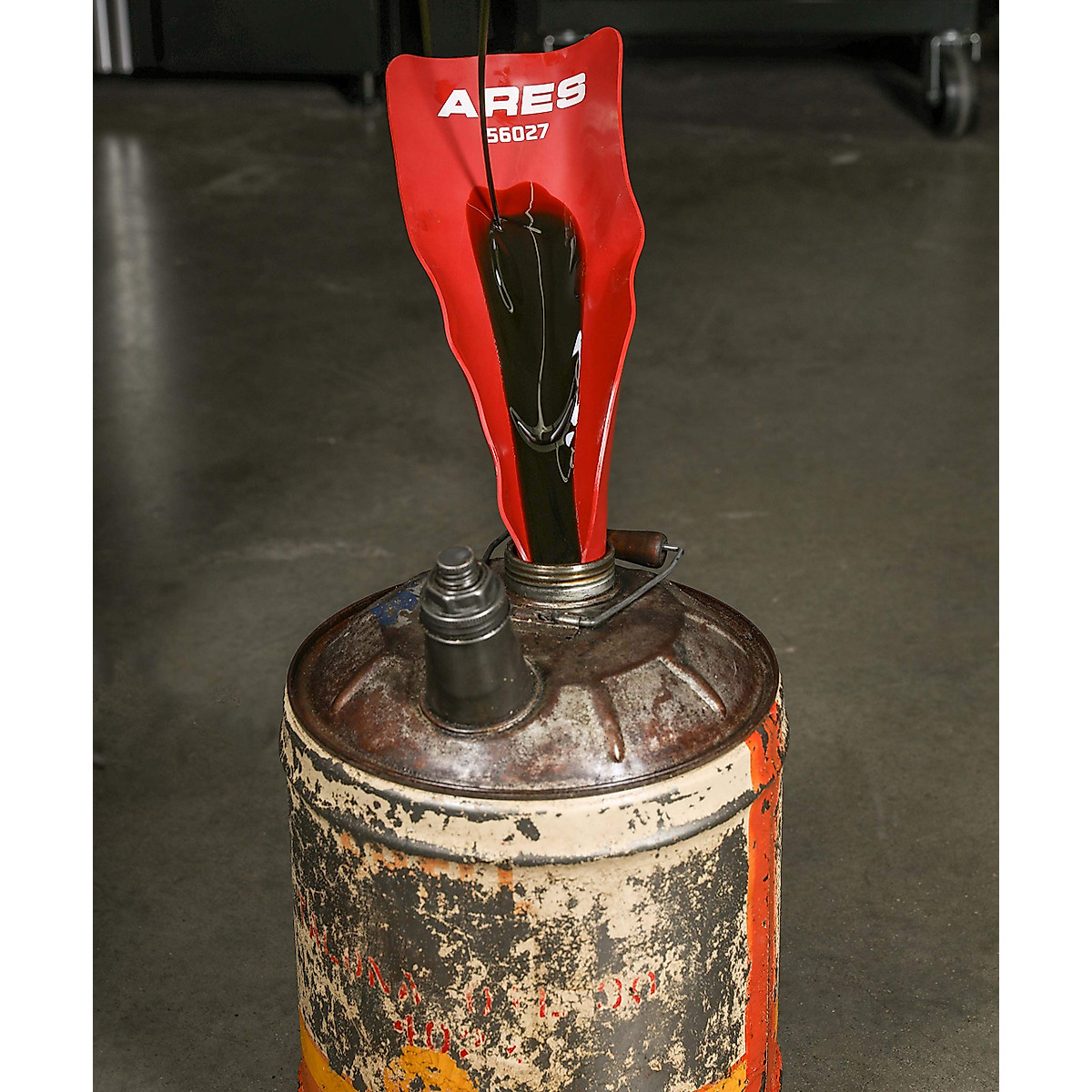 ARES 56027 - Universal Flexible Oil Funnel - Spill-Free Oil Filling - Easy to Use 1-Person Design - Fits Multiple Applications