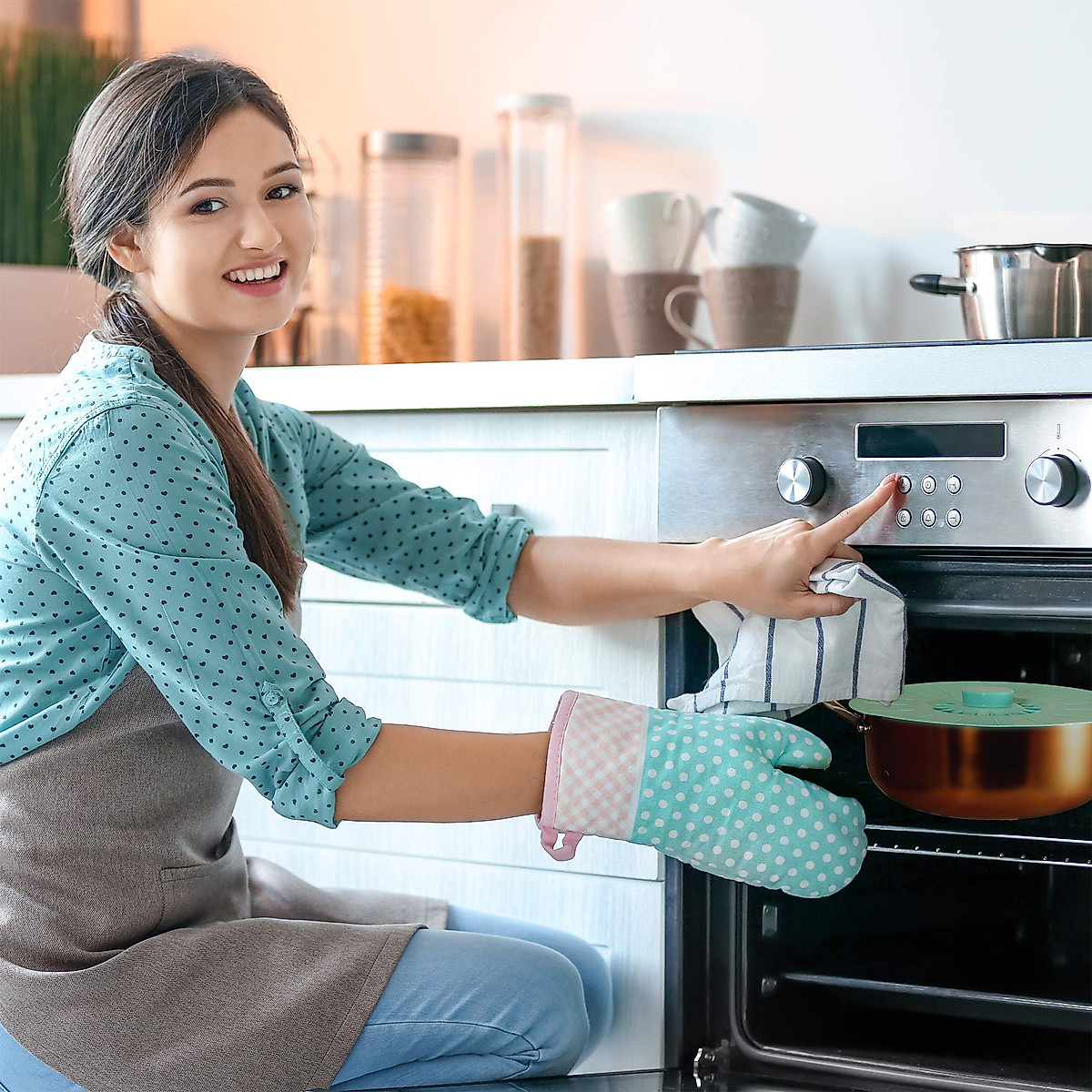 Silicone Lids Extra Large Teal Set of 6 Sturdy Suction Seal Covers. Universal fit for Pots, Fry Pans, Cups, and Bowls 5" to 12". Natural grip handles interlock for easy use and storage. Food Safe.