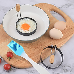 4Pcs Egg Rings With Wooden Handle, 3.5 Inch Egg Rings for Frying Eggs Stainless Steel Fried Egg Cooker Ring With Oil Brush Nonstick Griddle Egg shaper Ring Mold for Breakfast Sandwich English Muffins