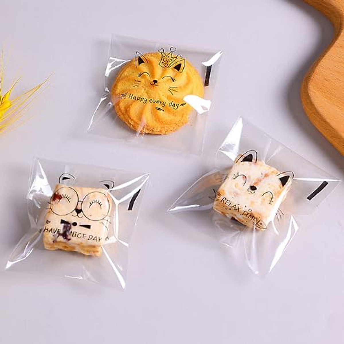 100 Pcs Cookie Packaging Bags, Animal Printing，Sliced Bread, Donut Packaging, Transparent Self-sealing Cellophane, OPP Packaging Bags, Gift Pack (5.9×7.1 inches 3 kinds of small animals)