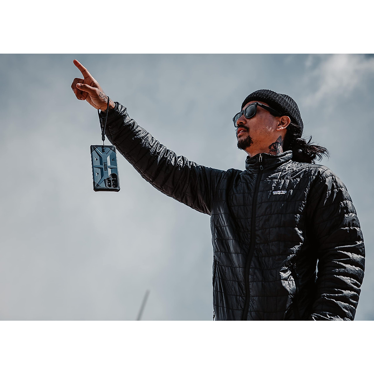 URBAN ARMOR GEAR UAG Designed for iPhone 15 Pro Max Case Monarch Kevlar Black 6.7" Bundle with UAG Paracord Lanyard Adjustable Wrist Strap Black