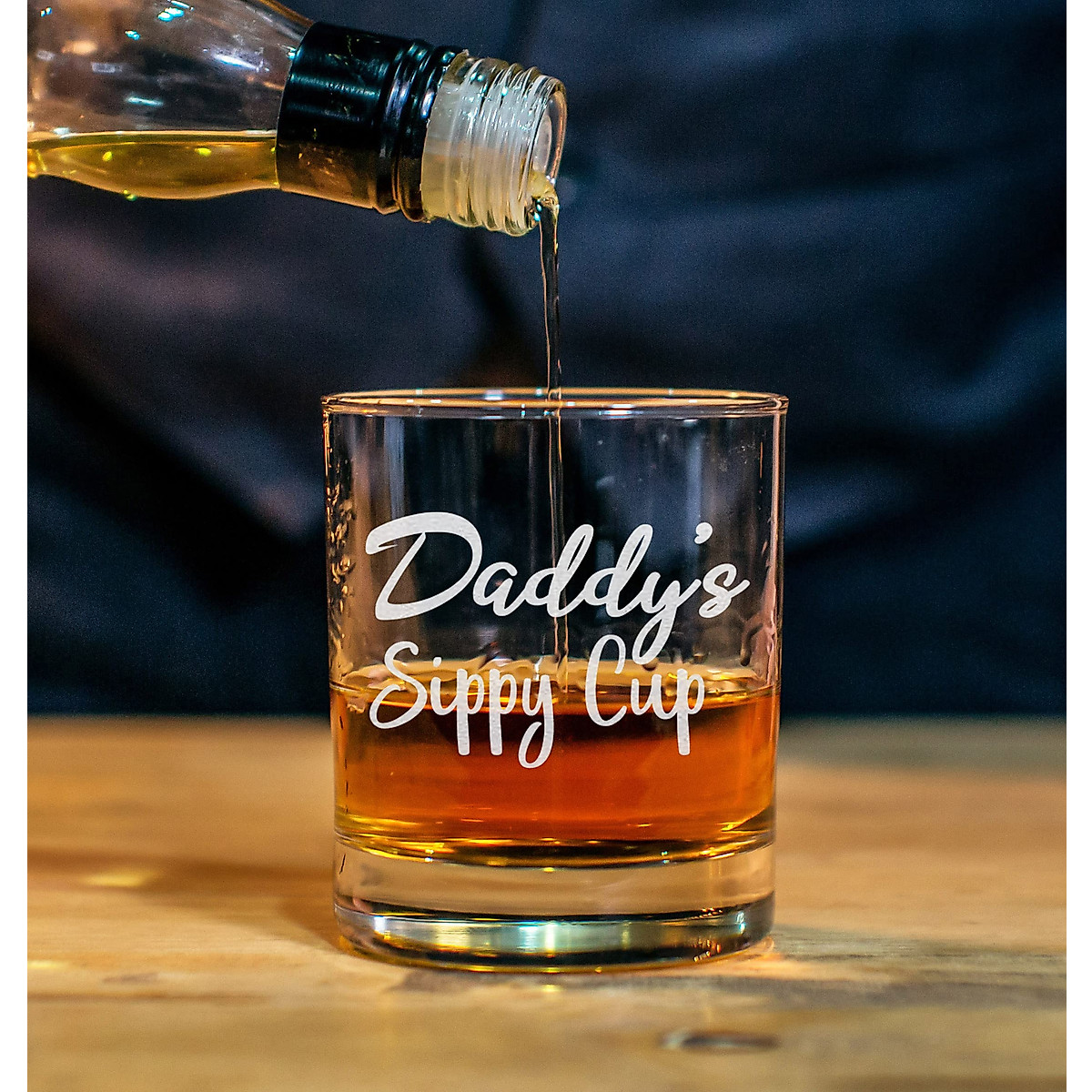 CARVELITA Daddy's Sippy Cup Whiskey Glass - First Time Dad Gifts - 11oz Engraved Old Fashioned Bourbon Rocks Glass - Gifts For New Dad - Dad To Be Gifts - Happy Birthday Daddy - New Dad Gifts For Men