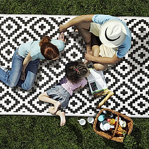 SAND MINE Waterproof Outdoor Rug 5x8 ft, Plastic Reversible Rug, Modern Area Rug, Large Floor Mat for Outdoors, RV, Patio, Backyard, Deck, Picnic, Beach, Camping (5' x 8', Black & White Lattice)