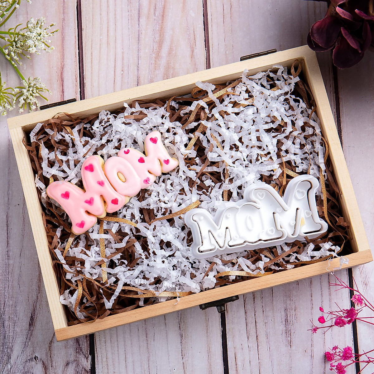 Flycalf Cookie Cutter Mom Mother Heart Gifts Baking Dough Tools with Plunger Stamps Handle Detailed Cake Decor Plastic Cutter Molds Party 3.5" Kitchen Supplies