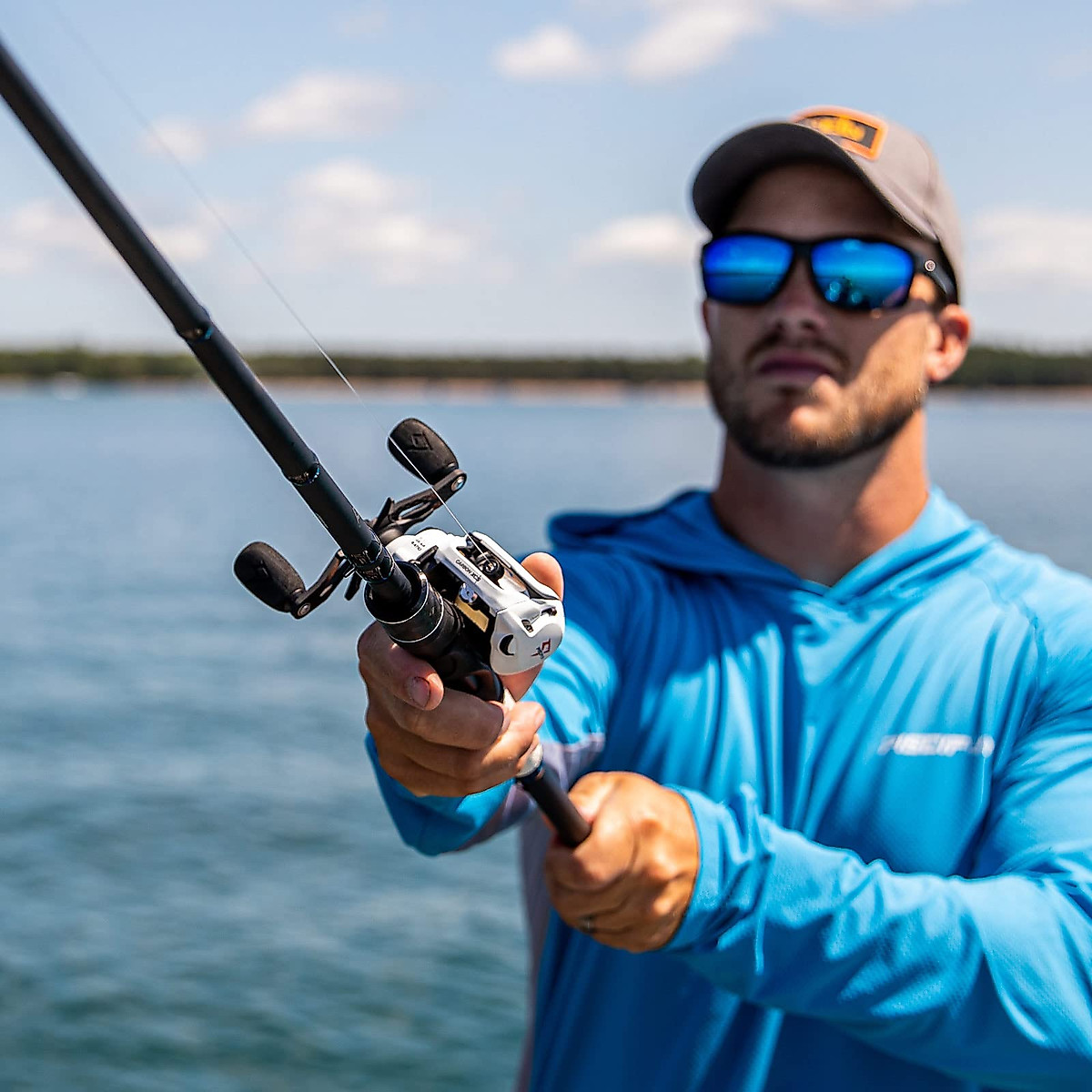 Piscifun Carbon XCS Baitcaster Reel, 5.5 oz Baitcasting Fishing Reel, 8.1:1 Gear Ratio & Dual Brake System Carbon Frame Smooth Casting Reel, Matte White Right Handed