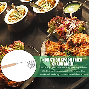 Hemoton Aluminum Waffle Mold, Rosette Timbale Mold, Wooden Handle Frying Mold for Rosette Bunuelos Cookie (Flower Pattern)