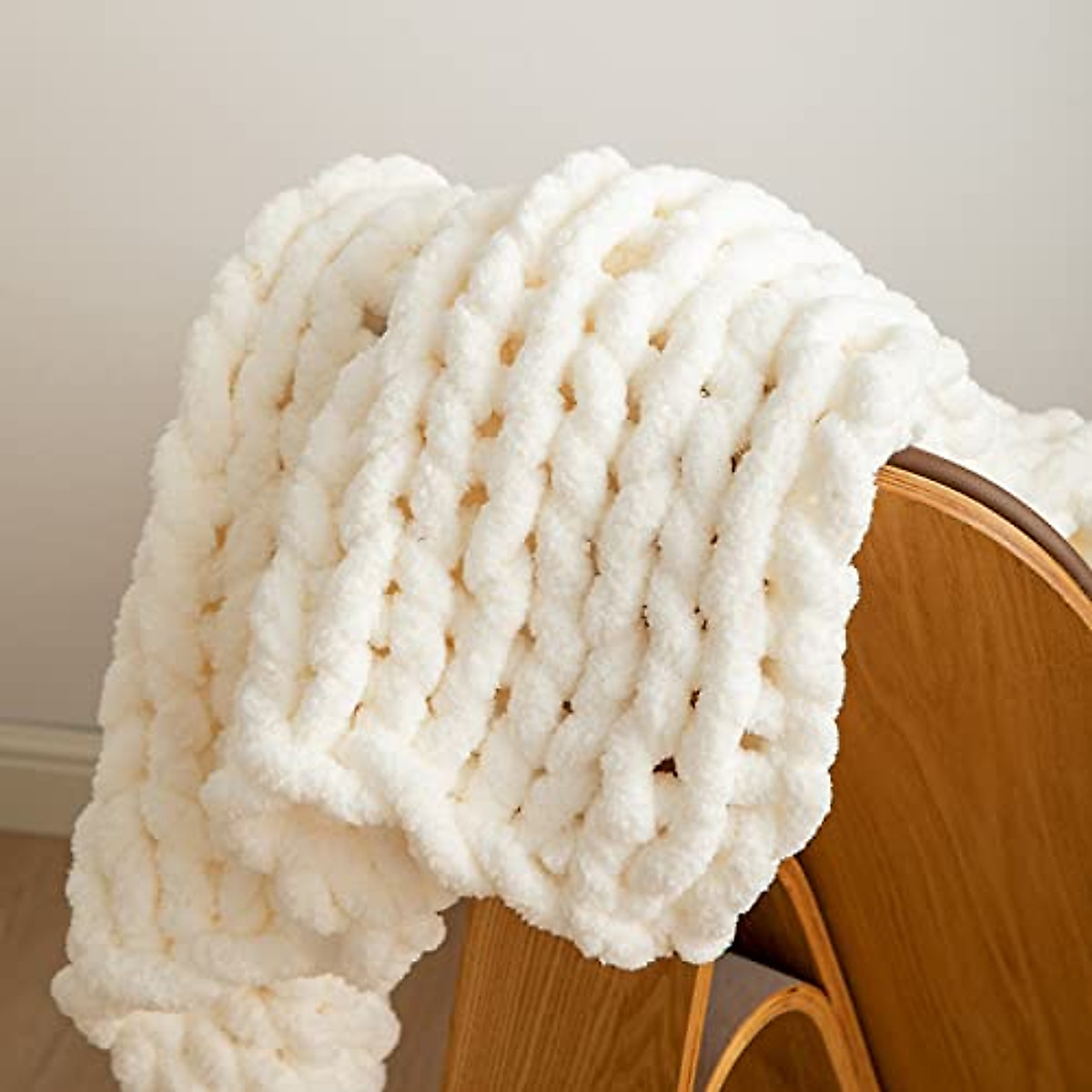 WESHIONGOO Chunky Knit Blanket Throw Cable Knit Throw Blanket for Couch Bed Throw Blanket with Jumbo Chenille Yarn Thick 100% Handmade (Cream White, 40"×40")