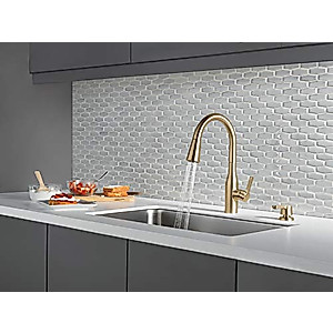 Delta Marca Single-Handle Pull-Down Sprayer Kitchen Faucet with ShieldSpray Technology in Champagne Bronze