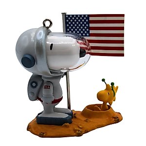 HALLMARK KEEPSAKE ORNAMENT - "SPACEMAN SNOOPY" SPOTLIGHT ON SNOOPY - #10 IN SERIES (2007) QX4757