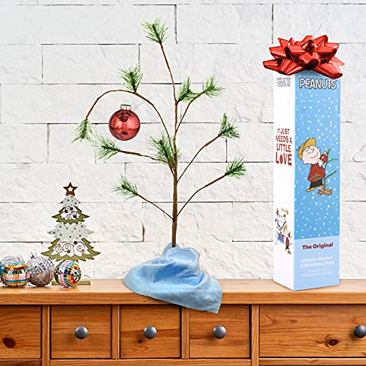 ProductWorks 24" Charlie Brown Christmas Tree with Linus's Blanket Holiday Décor, Classic Ornament