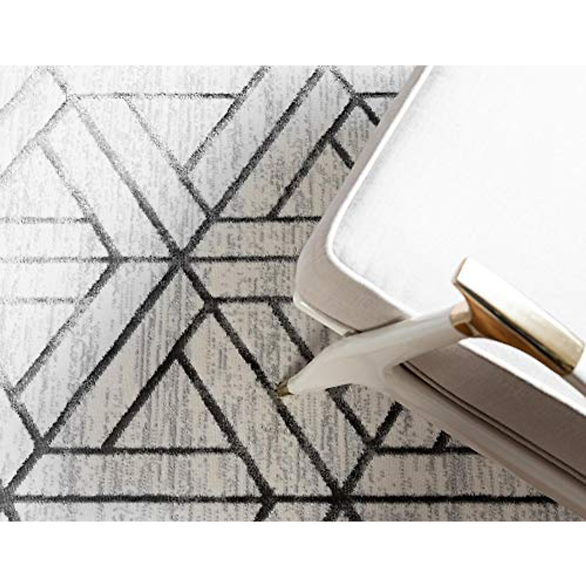 Rugs.com Lattice Trellis Collection Rug – 8 Ft Round White Low-Pile Rug Perfect for Kitchens, Dining Rooms