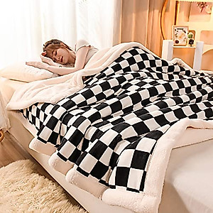 Queenshin Checkerboard Plaid Fluffy Sherpa Fleece Blankets Twin Size 60 * 80 Inch, 500 GMS Christmas Double Bed Snuggle Throws for Couch Sofas, Black and White