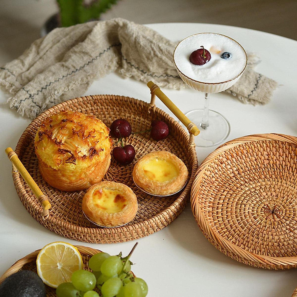 Rattan Round Serving Tray, Hand-Woven Wicker Circular Tray Tabletop Decor, Used to Decorate Storage Bread, Fruit, Vegetables, Breakfast Snacks, Small