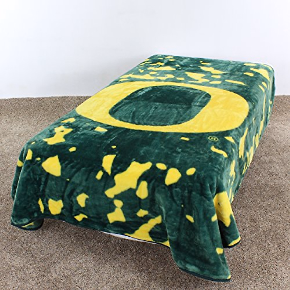 College Covers Everything Comfy Oregon Ducks Soft and Warm Huge Raschel Throw Blanket, 86" x 63"