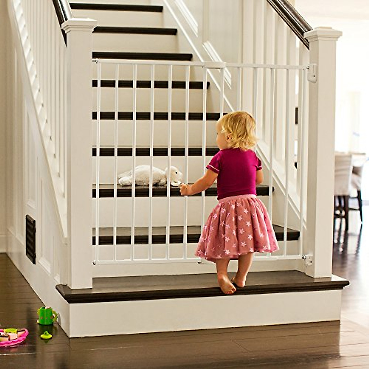 Munchkin® Extending XL™ Tall and Wide Baby Gate,  Hardware Mounted Safety Gate for Stairs, Hallways and Doors, Extends 33" - 56" Wide, Metal, White