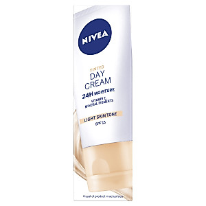 Nivea Visage Daily Essentials Tinted Moisturising Day Cream Natural SPF 15 (50ml)